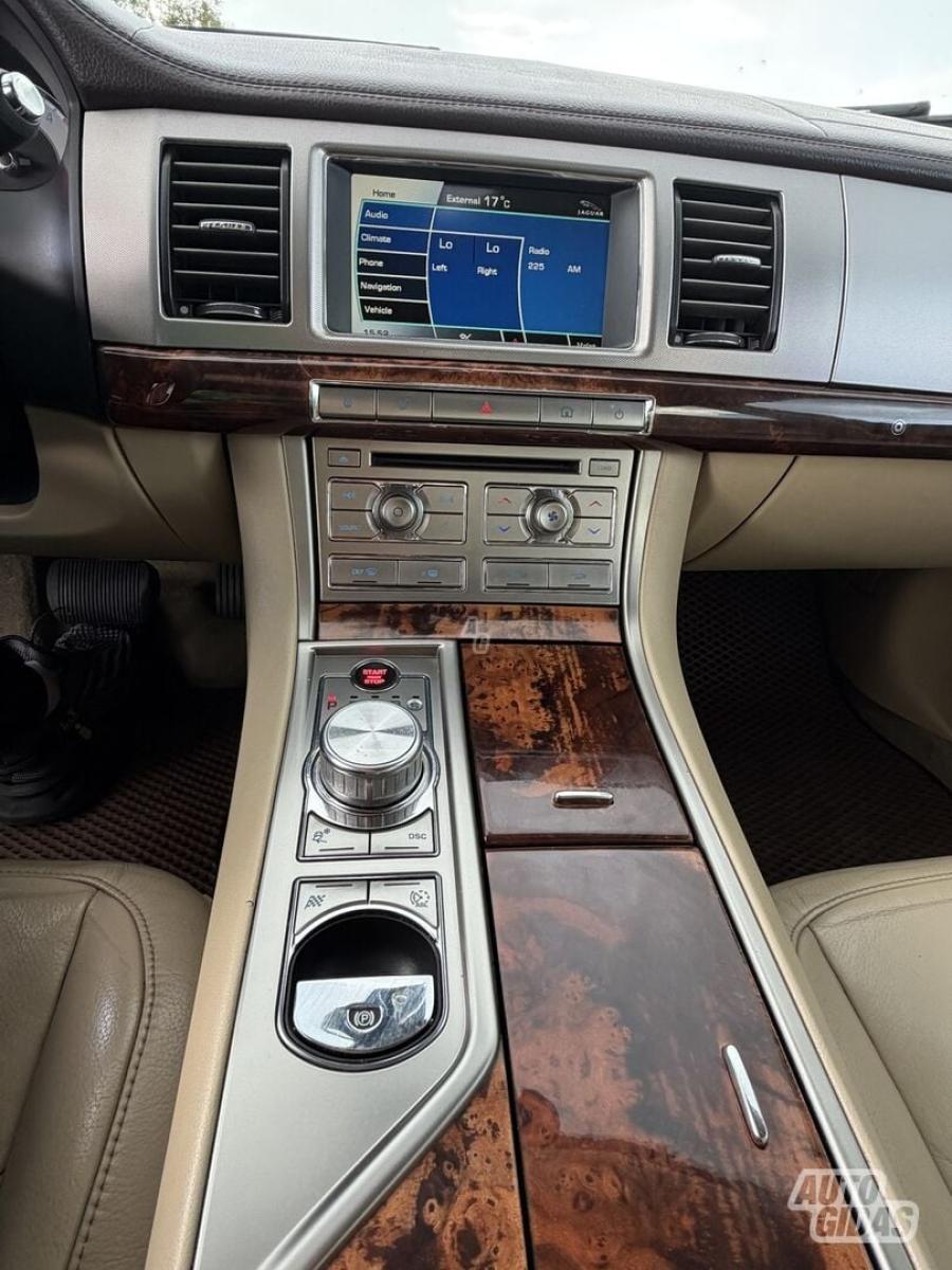 Balts Jaguar XF 2010 Ukmergė, ar dzinēja tilpumu 3.00 L un nobraukumu 212 tūkst. km par 4300 €, foto 13 vietnē AUTOMOTO.COM.LV