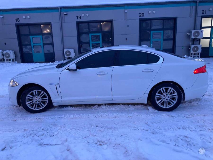 Balts Jaguar XF 2012 Viļņa, ar dzinēja tilpumu 2.20 L un nobraukumu 200 tūkst. km par 5000 €, foto 5 vietnē AUTOMOTO.COM.LV