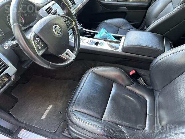 White Jaguar XF 2012 in Ogre, with an engine capacity of 3.00 L and mileage of 193 thousand km for 7350 €, photo 8 on AUTOMOTO.COM.LV