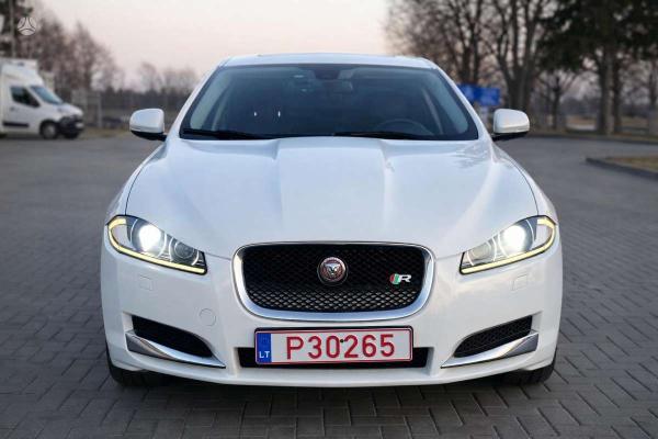 White Jaguar XF 2012 in Vilnius, with an engine capacity of 2.18 L and mileage of 270 thousand km for 8250 €, photo 2 on AUTOMOTO.COM.LV