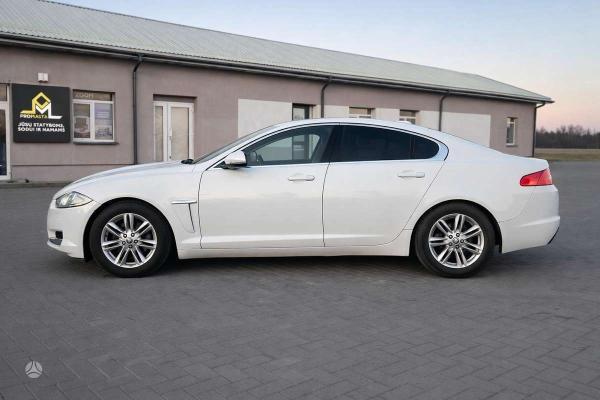White Jaguar XF 2012 in Vilnius, with an engine capacity of 2.18 L and mileage of 270 thousand km for 8250 €, photo 4 on AUTOMOTO.COM.LV