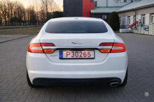White Jaguar XF 2012 in Vilnius, with an engine capacity of 2.18 L and mileage of 270 thousand km for 8250 €, photo 7 on AUTOMOTO.COM.LV