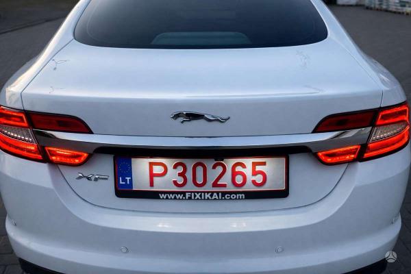 White Jaguar XF 2012 in Vilnius, with an engine capacity of 2.18 L and mileage of 270 thousand km for 8250 €, photo 9 on AUTOMOTO.COM.LV
