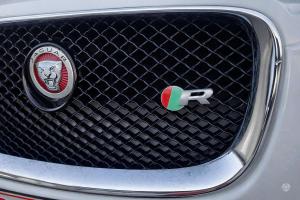 White Jaguar XF 2012 in Vilnius, with an engine capacity of 2.18 L and mileage of 270 thousand km for 8250 €, photo 12 on AUTOMOTO.COM.LV