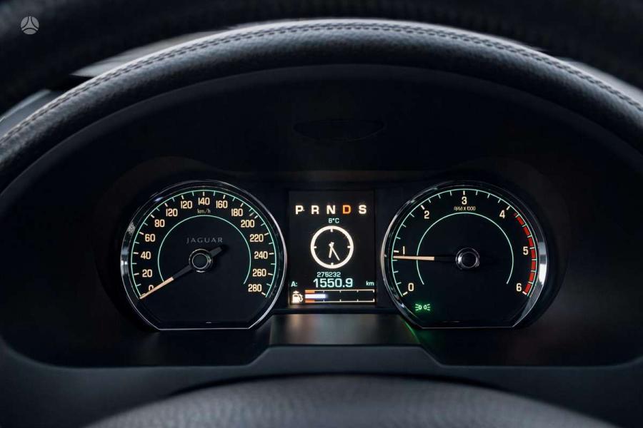 White Jaguar XF 2012 in Vilnius, with an engine capacity of 2.18 L and mileage of 270 thousand km for 8250 €, photo 14 on AUTOMOTO.COM.LV