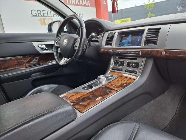 Balts Jaguar XF 2012 Šauļi, ar dzinēja tilpumu 2.18 L un nobraukumu 259 tūkst. km par 6999 €, foto 7 vietnē AUTOMOTO.COM.LV