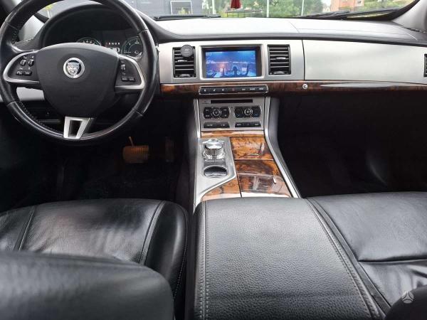 Balts Jaguar XF 2012 Šauļi, ar dzinēja tilpumu 2.18 L un nobraukumu 259 tūkst. km par 6999 €, foto 8 vietnē AUTOMOTO.COM.LV