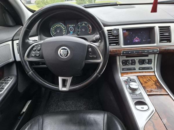 Balts Jaguar XF 2012 Šauļi, ar dzinēja tilpumu 2.18 L un nobraukumu 259 tūkst. km par 6999 €, foto 10 vietnē AUTOMOTO.COM.LV