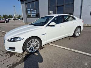 White Jaguar XF 2012 in Panevezys, with an engine capacity of 2.18 L and mileage of 186 thousand km for 5900 €, photo 3 on AUTOMOTO.COM.LV