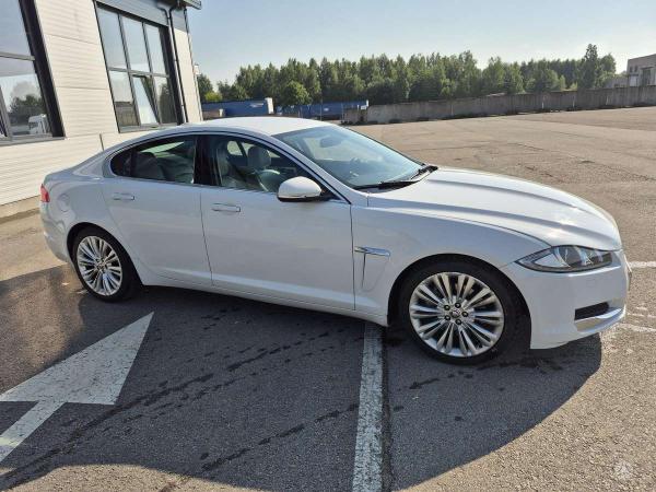 White Jaguar XF 2012 in Panevezys, with an engine capacity of 2.18 L and mileage of 186 thousand km for 5900 €, photo 3 on AUTOMOTO.COM.LV