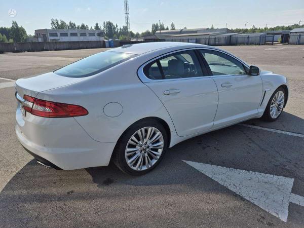White Jaguar XF 2012 in Panevezys, with an engine capacity of 2.18 L and mileage of 186 thousand km for 5900 €, photo 5 on AUTOMOTO.COM.LV