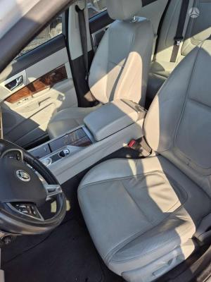 White Jaguar XF 2012 in Panevezys, with an engine capacity of 2.18 L and mileage of 186 thousand km for 5900 €, photo 9 on AUTOMOTO.COM.LV