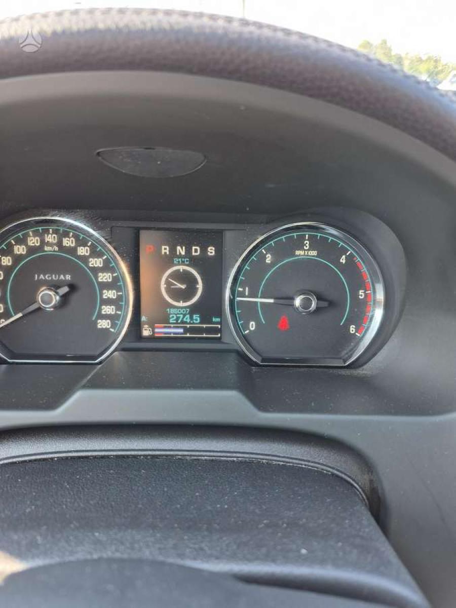 White Jaguar XF 2012 in Panevezys, with an engine capacity of 2.18 L and mileage of 186 thousand km for 5900 €, photo 10 on AUTOMOTO.COM.LV