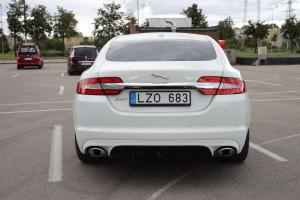 White Jaguar XF 2012 in Vilnius, with an engine capacity of 2.18 L and mileage of 165 thousand km for 7200 €, photo 4 on AUTOMOTO.COM.LV