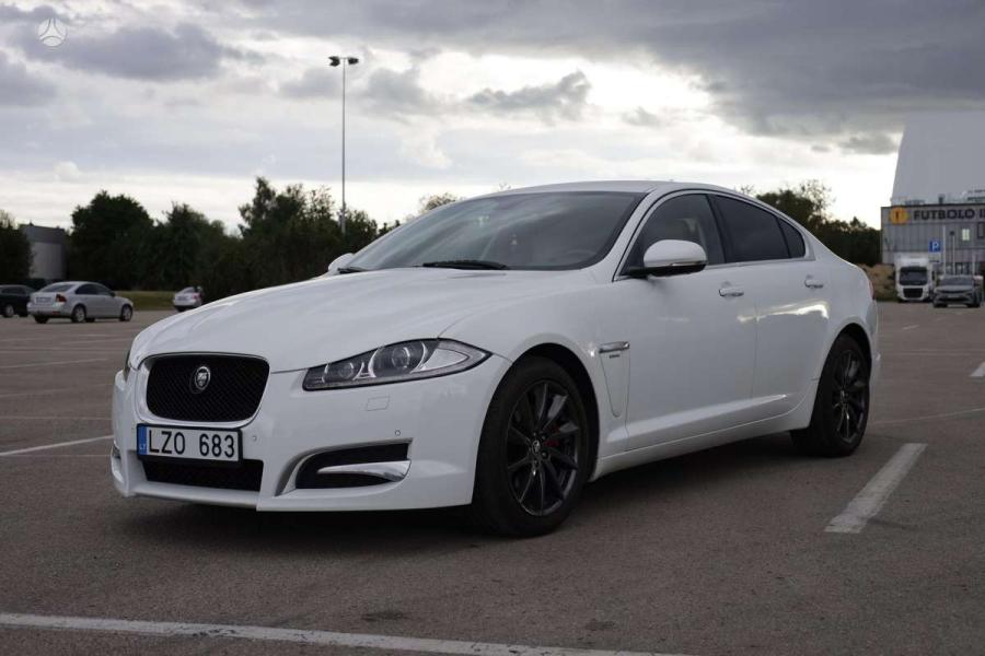 White Jaguar XF 2012 in Vilnius, with an engine capacity of 2.18 L and mileage of 165 thousand km for 7200 €, photo 7 on AUTOMOTO.COM.LV