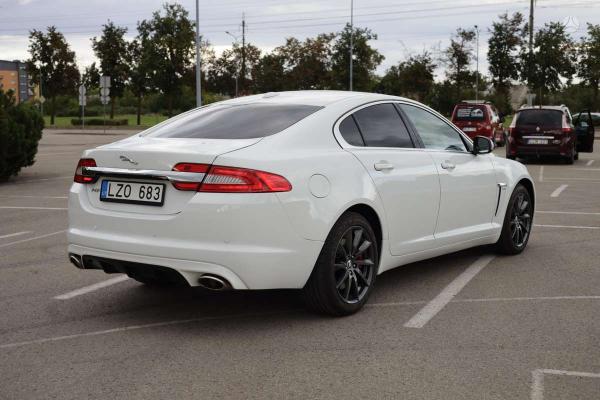 Balts Jaguar XF 2012 Viļņa, ar dzinēja tilpumu 2.18 L un nobraukumu 165 tūkst. km par 7200 €, foto 3 vietnē AUTOMOTO.COM.LV