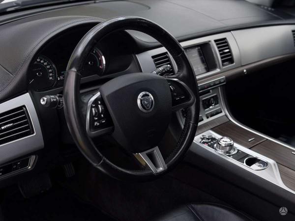 Jaguar XF 2012 Viļņa vietnē Balts Jaguar XF 2012 Viļņa, ar dzinēja tilpumu 2.18 L un nobraukumu 287 tūkst. km par 7990 €, foto 10 vietnē AUTOMOTO.COM.LV