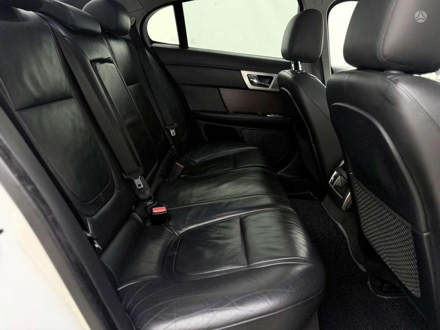 Balts Jaguar XF 2012 Viļņa, ar dzinēja tilpumu 2.18 L un nobraukumu 287 tūkst. km par 7990 €, foto 14 vietnē AUTOMOTO.COM.LV