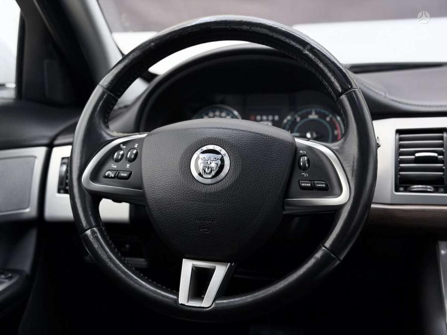 Balts Jaguar XF 2012 Viļņa, ar dzinēja tilpumu 2.18 L un nobraukumu 287 tūkst. km par 7990 €, foto 19 vietnē AUTOMOTO.COM.LV
