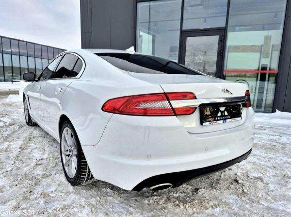 White Jaguar XF 2013 in Siauliai, with an engine capacity of 2.00 L and mileage of 200 thousand km for 8300 €, photo 6 on AUTOMOTO.COM.LV