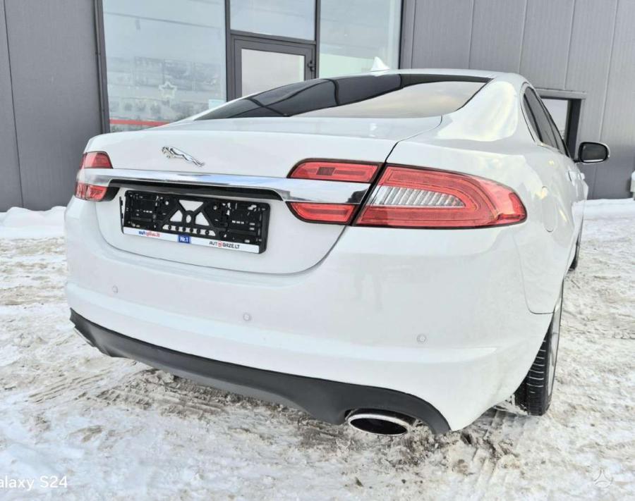 White Jaguar XF 2013 in Siauliai, with an engine capacity of 2.00 L and mileage of 200 thousand km for 8300 €, photo 7 on AUTOMOTO.COM.LV