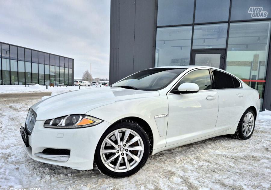 White Jaguar XF 2013 in Siauliai, with an engine capacity of 2.00 L and mileage of 200 thousand km for 8300 €, photo 4 on AUTOMOTO.COM.LV
