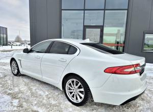 White Jaguar XF 2013 in Siauliai, with an engine capacity of 2.00 L and mileage of 200 thousand km for 8300 €, photo 5 on AUTOMOTO.COM.LV