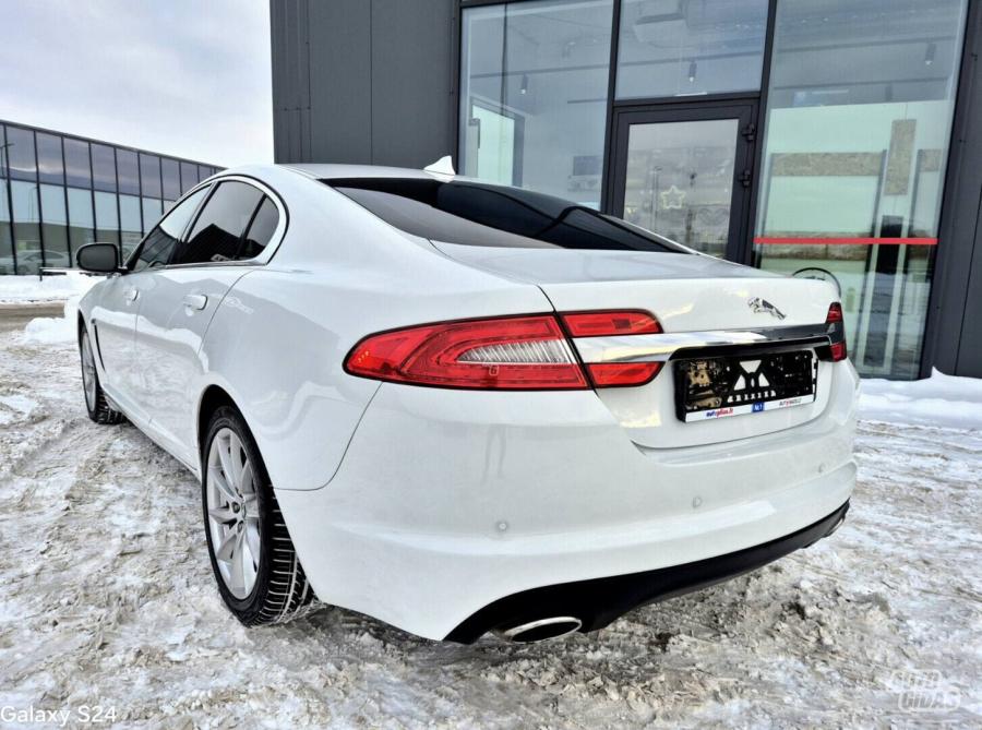 White Jaguar XF 2013 in Siauliai, with an engine capacity of 2.00 L and mileage of 200 thousand km for 8300 €, photo 6 on AUTOMOTO.COM.LV