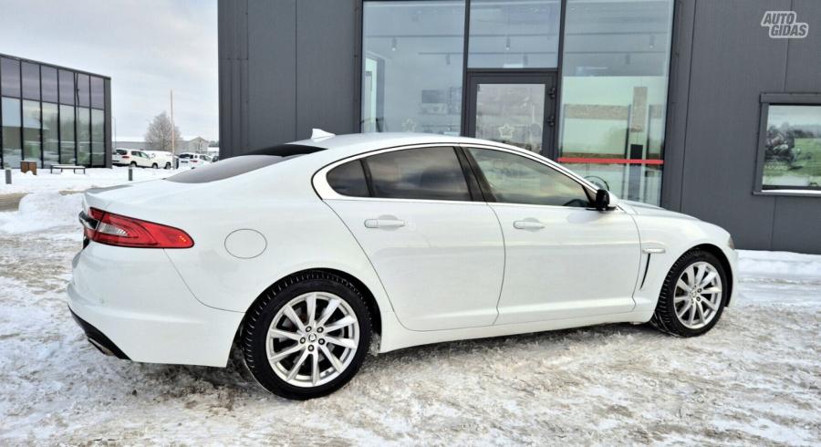 White Jaguar XF 2013 in Siauliai, with an engine capacity of 2.00 L and mileage of 200 thousand km for 8300 €, photo 9 on AUTOMOTO.COM.LV
