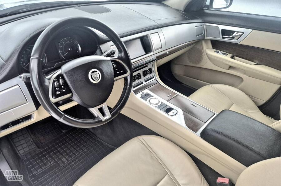 White Jaguar XF 2013 in Siauliai, with an engine capacity of 2.00 L and mileage of 200 thousand km for 8300 €, photo 11 on AUTOMOTO.COM.LV
