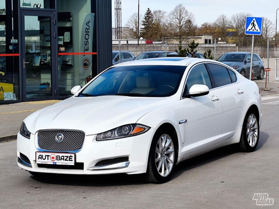 White Jaguar XF 2013 in Siauliai, with an engine capacity of 2.00 L and mileage of 200 thousand km for 7900 €, photo 1 on AUTOMOTO.COM.LV