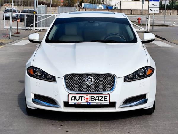 White Jaguar XF 2013 in Siauliai, with an engine capacity of 2.00 L and mileage of 200 thousand km for 7900 €, photo 3 on AUTOMOTO.COM.LV