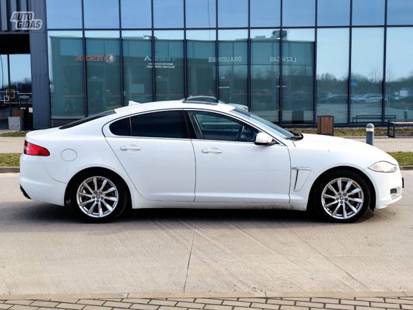 White Jaguar XF 2013 in Siauliai, with an engine capacity of 2.00 L and mileage of 200 thousand km for 7900 €, photo 8 on AUTOMOTO.COM.LV