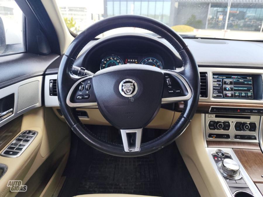 White Jaguar XF 2013 in Siauliai, with an engine capacity of 2.00 L and mileage of 200 thousand km for 7900 €, photo 11 on AUTOMOTO.COM.LV