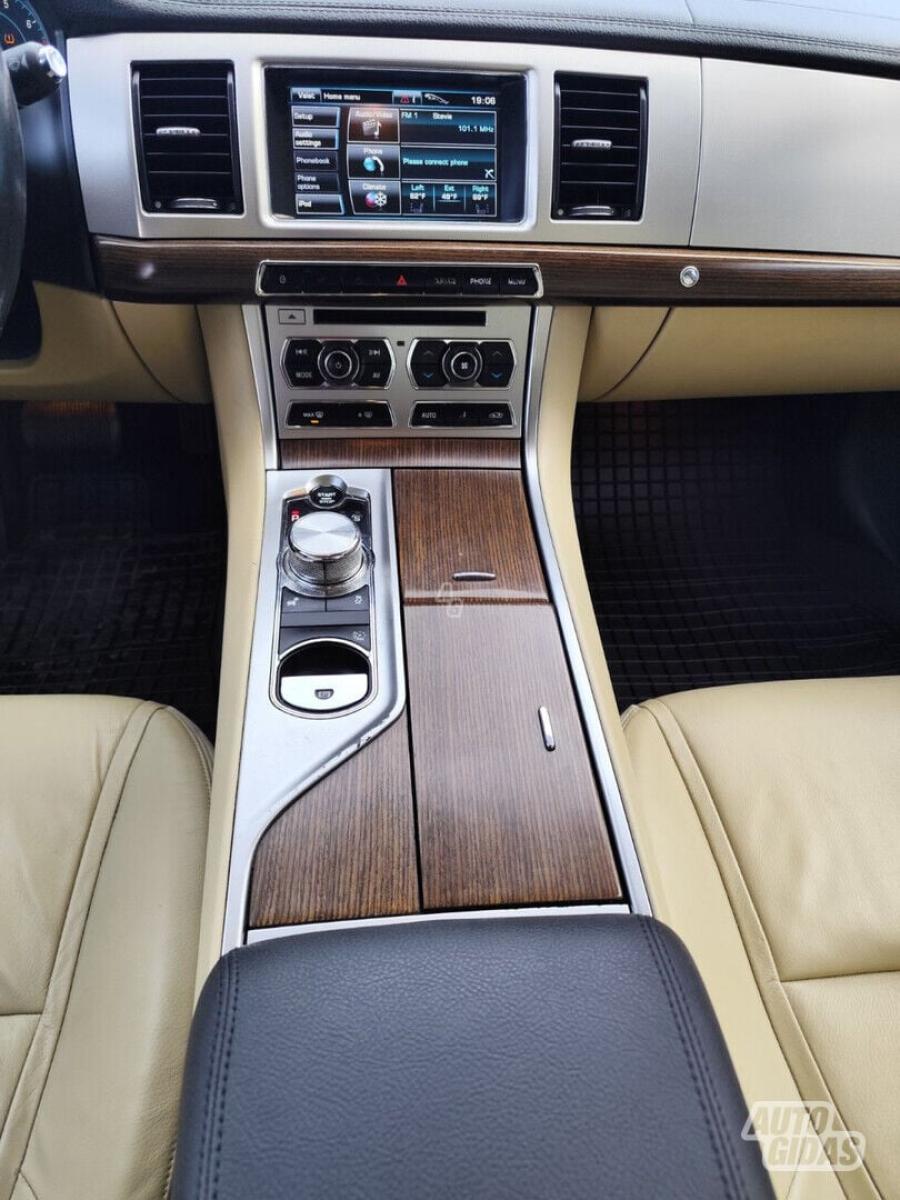 White Jaguar XF 2013 in Siauliai, with an engine capacity of 2.00 L and mileage of 200 thousand km for 7900 €, photo 12 on AUTOMOTO.COM.LV