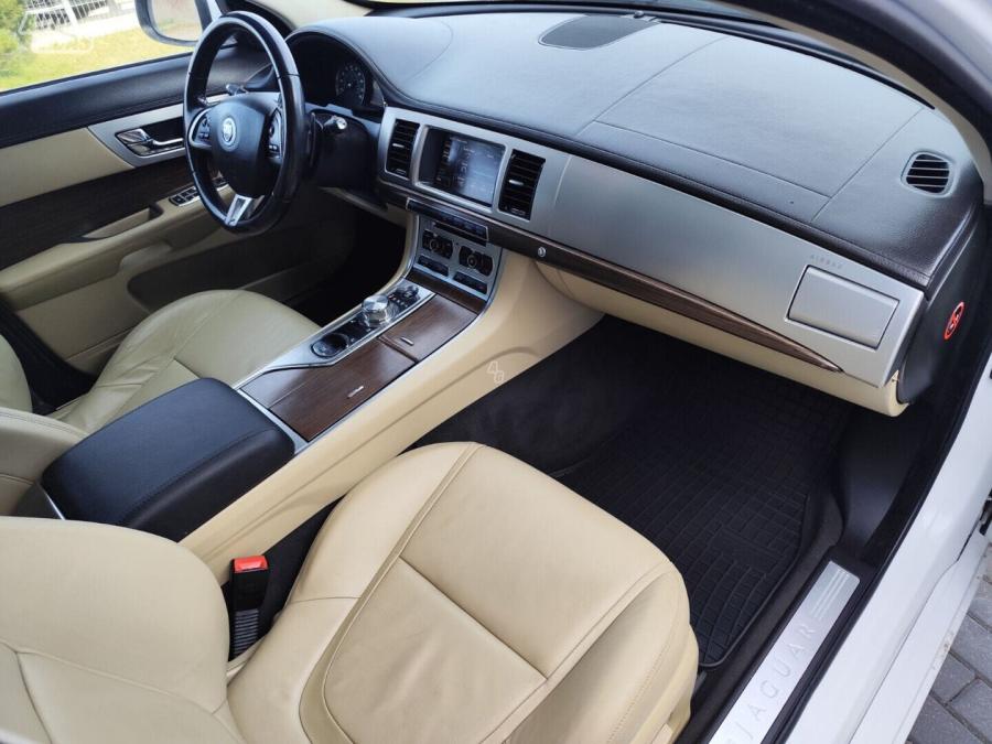 White Jaguar XF 2013 in Siauliai, with an engine capacity of 2.00 L and mileage of 200 thousand km for 7900 €, photo 16 on AUTOMOTO.COM.LV
