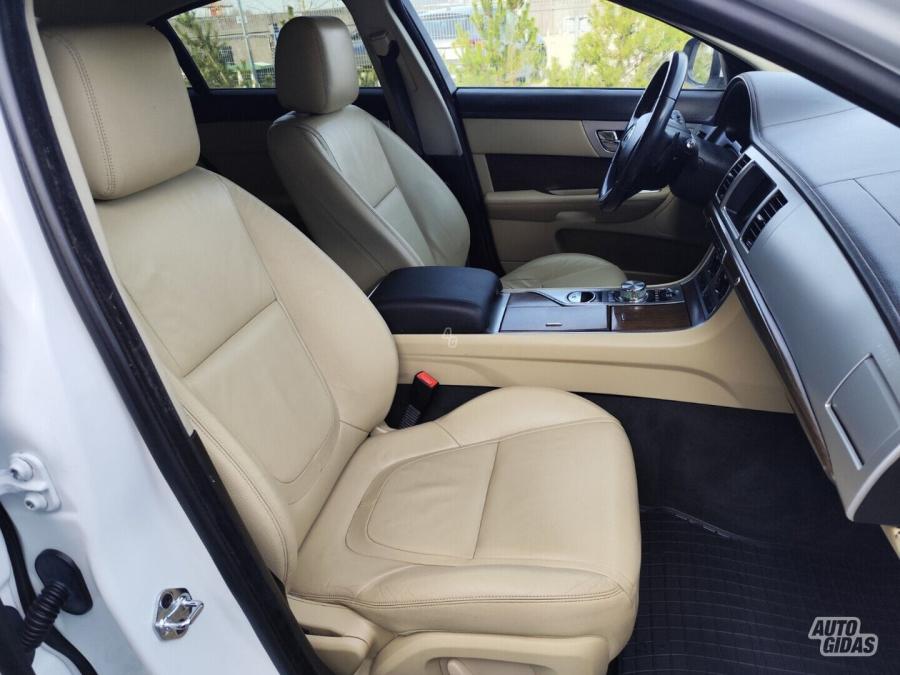 White Jaguar XF 2013 in Siauliai, with an engine capacity of 2.00 L and mileage of 200 thousand km for 7900 €, photo 17 on AUTOMOTO.COM.LV