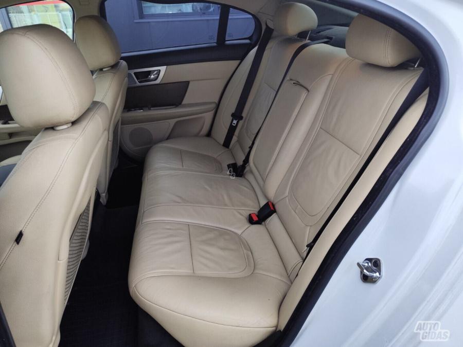 White Jaguar XF 2013 in Siauliai, with an engine capacity of 2.00 L and mileage of 200 thousand km for 7900 €, photo 19 on AUTOMOTO.COM.LV