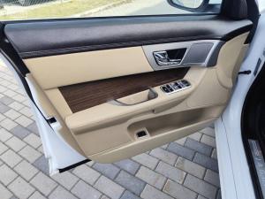 White Jaguar XF 2013 in Siauliai, with an engine capacity of 2.00 L and mileage of 200 thousand km for 7900 €, photo 22 on AUTOMOTO.COM.LV