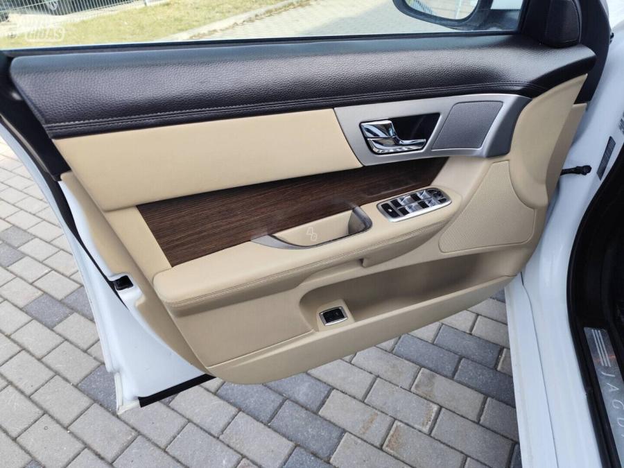 White Jaguar XF 2013 in Siauliai, with an engine capacity of 2.00 L and mileage of 200 thousand km for 7900 €, photo 22 on AUTOMOTO.COM.LV