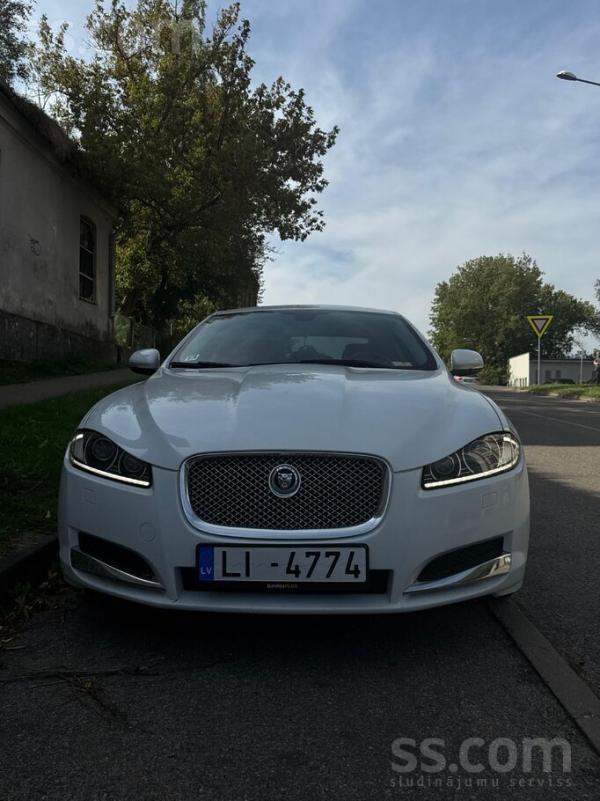 White Jaguar XF 2013 in Daugavpils, with an engine capacity of 2.20 L and mileage of 146 thousand km for 9700 €, photo 1 on AUTOMOTO.COM.LV