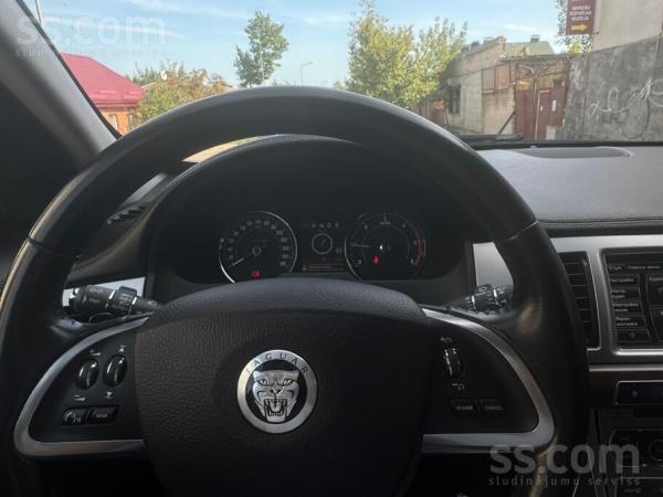 White Jaguar XF 2013 in Daugavpils, with an engine capacity of 2.20 L and mileage of 146 thousand km for 9700 €, photo 3 on AUTOMOTO.COM.LV