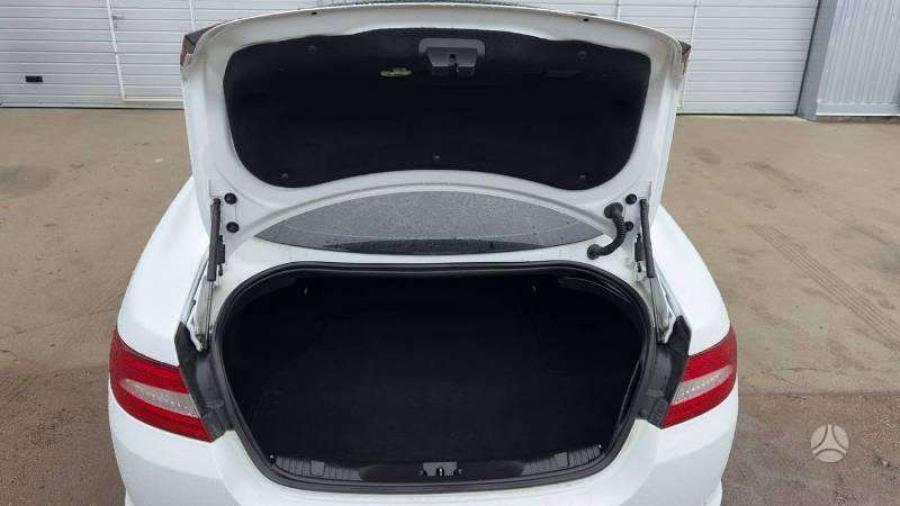 White Jaguar XF 2013 in Siauliai, with an engine capacity of 2.00 L and mileage of 202 thousand km for 4840 €, photo 6 on AUTOMOTO.COM.LV