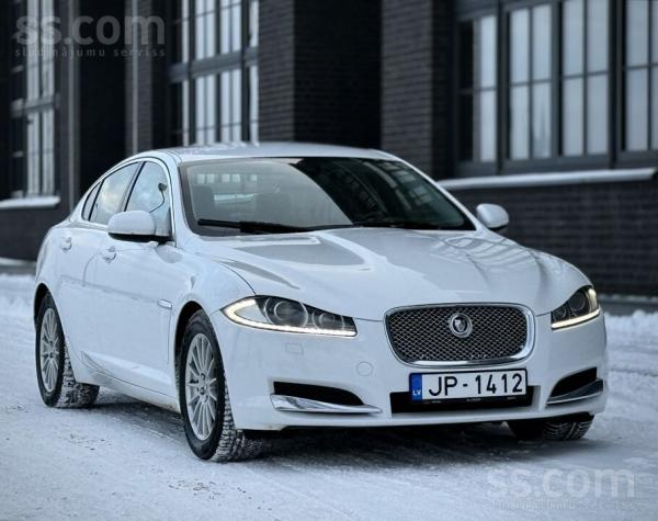 White Jaguar XF 2014 in Riga, with an engine capacity of 2.00 L and mileage of 161 thousand km for 12500 €, photo 3 on AUTOMOTO.COM.LV