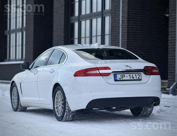 White Jaguar XF 2014 in Riga, with an engine capacity of 2.00 L and mileage of 161 thousand km for 12500 €, photo 5 on AUTOMOTO.COM.LV