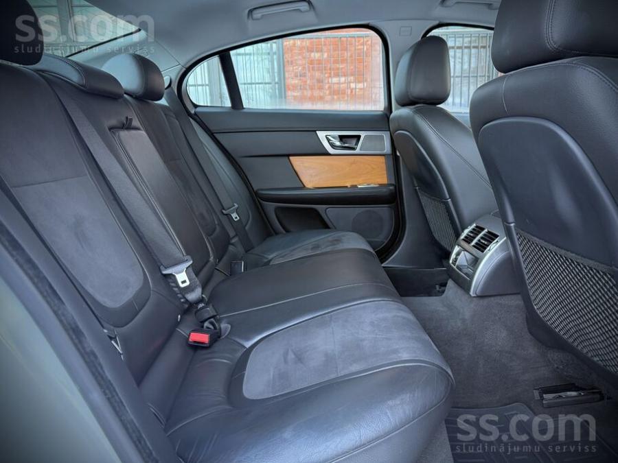 Balts Jaguar XF 2014 Rīga, ar dzinēja tilpumu 2.00 L un nobraukumu 161 tūkst. km par 12500 €, foto 21 vietnē AUTOMOTO.COM.LV
