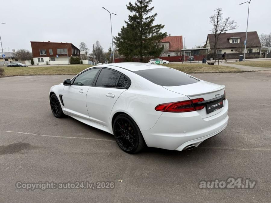 White Jaguar XF 2014 in Tallinn, with an engine capacity of 3.00 L and mileage of 143 thousand km for 12900 €, photo 5 on AUTOMOTO.COM.LV