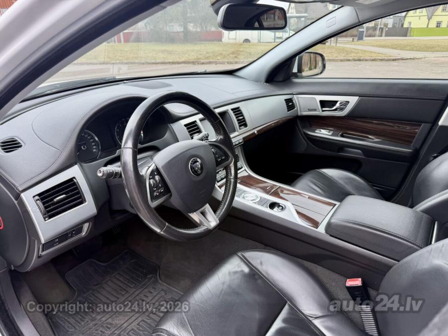 White Jaguar XF 2014 in Tallinn, with an engine capacity of 3.00 L and mileage of 143 thousand km for 12900 €, photo 13 on AUTOMOTO.COM.LV