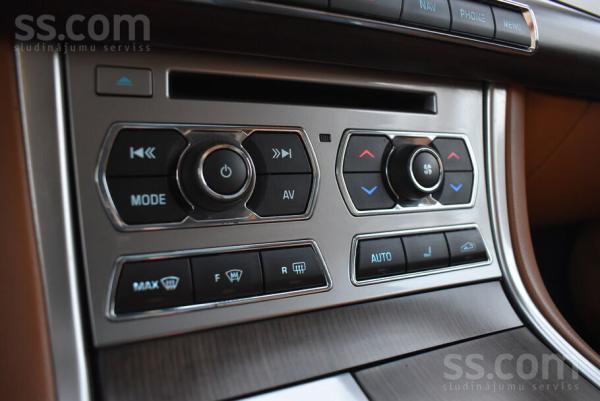 White Jaguar XF 2014 in Kuldiga, with an engine capacity of 3.00 L and mileage of 0 thousand km for 16990 €, photo 9 on AUTOMOTO.COM.LV