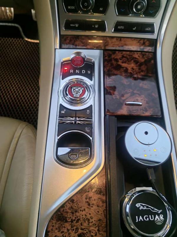 White Jaguar XF 2014 in Vilkaviskis, with an engine capacity of 2.00 L and mileage of 120 thousand km for 8900 €, photo 6 on AUTOMOTO.COM.LV